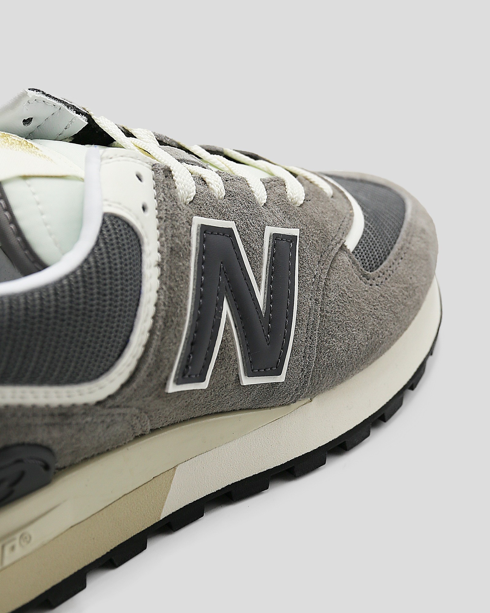 Basket grise en toile et daim New Balance